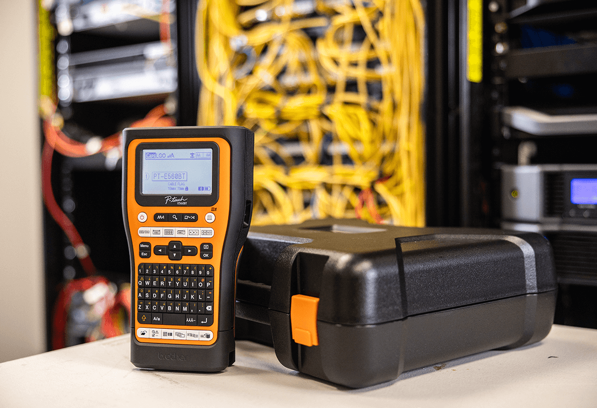 Handheld labelling printers for electricians | Brother