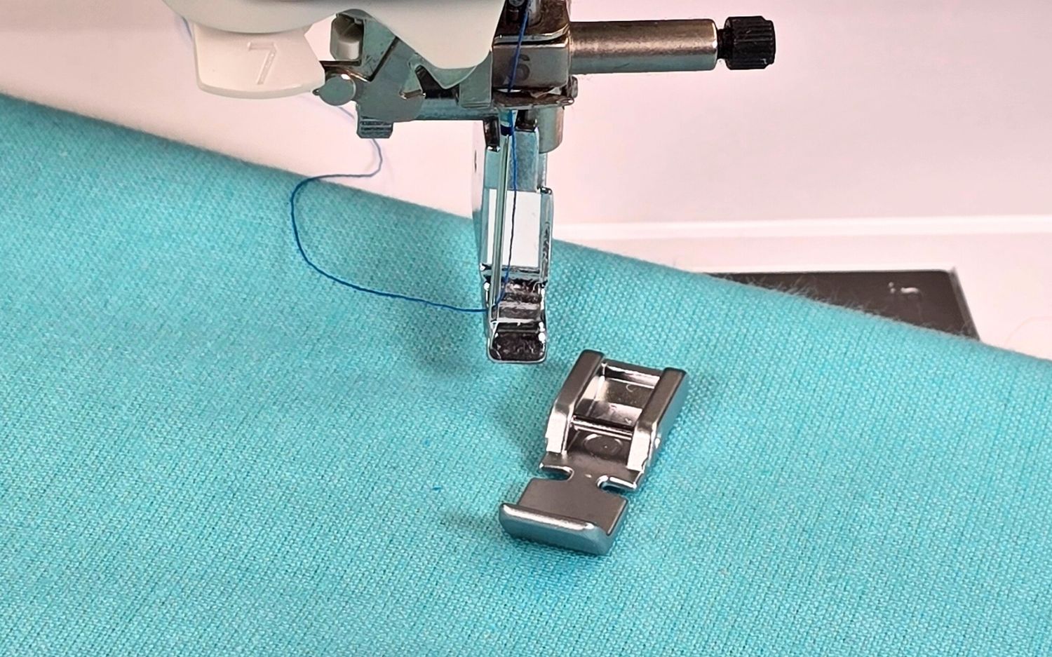 Narrow Zipper Foot | Brother | Blog